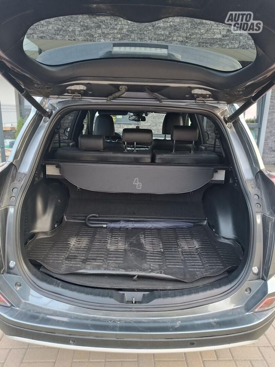 Pelēks Toyota RAV4 2018 Viļņa, ar dzinēja tilpumu 2.50 L un nobraukumu 183 tūkst. km par 20000 €, foto 6 vietnē AUTOMOTO.COM.LV