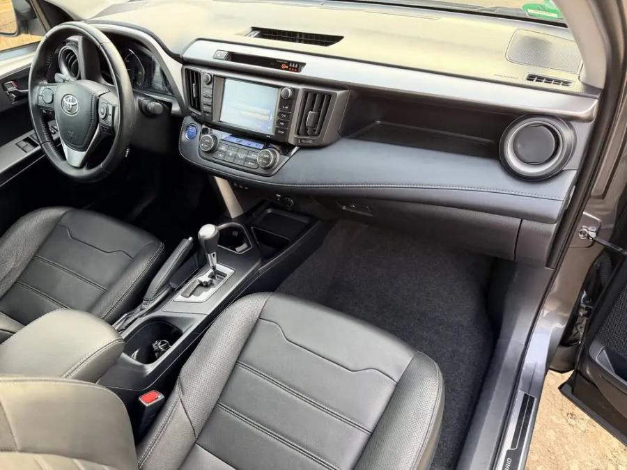 Pelēks Toyota RAV4 2018 Rīga, ar dzinēja tilpumu 2.50 L un nobraukumu 193 tūkst. km par 16500 €, foto 22 vietnē AUTOMOTO.COM.LV