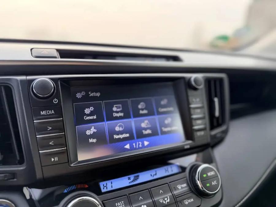 Pelēks Toyota RAV4 2018 Rīga, ar dzinēja tilpumu 2.50 L un nobraukumu 193 tūkst. km par 16500 €, foto 28 vietnē AUTOMOTO.COM.LV