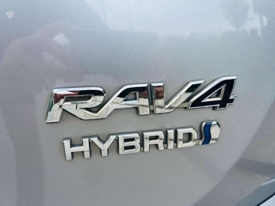 Grey Toyota RAV4 2018 in Kaunas, with an engine capacity of 2.49 L and mileage of 225 thousand km for 18000 €, photo 5 on AUTOMOTO.COM.LV