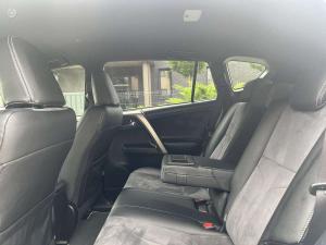 Grey Toyota RAV4 2018 in Kaunas, with an engine capacity of 2.49 L and mileage of 225 thousand km for 18000 €, photo 9 on AUTOMOTO.COM.LV