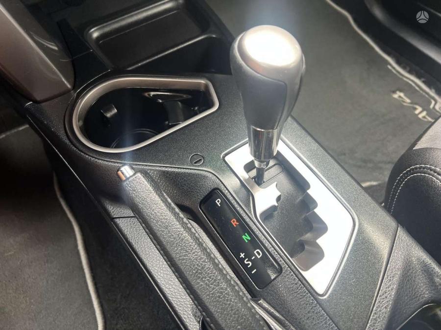 Grey Toyota RAV4 2018 in Kaunas, with an engine capacity of 2.49 L and mileage of 225 thousand km for 18000 €, photo 11 on AUTOMOTO.COM.LV