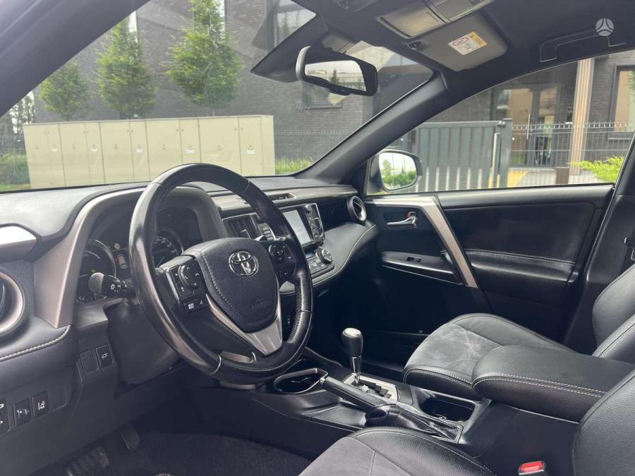 Grey Toyota RAV4 2018 in Kaunas, with an engine capacity of 2.49 L and mileage of 225 thousand km for 18000 €, photo 12 on AUTOMOTO.COM.LV