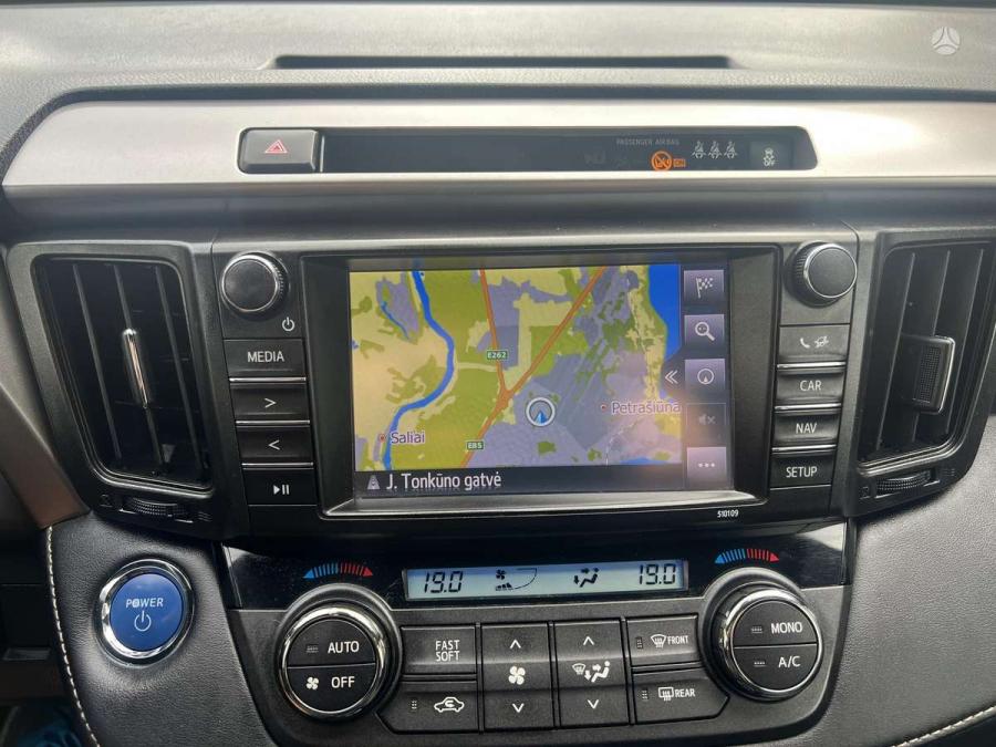 Grey Toyota RAV4 2018 in Kaunas, with an engine capacity of 2.49 L and mileage of 225 thousand km for 18000 €, photo 13 on AUTOMOTO.COM.LV