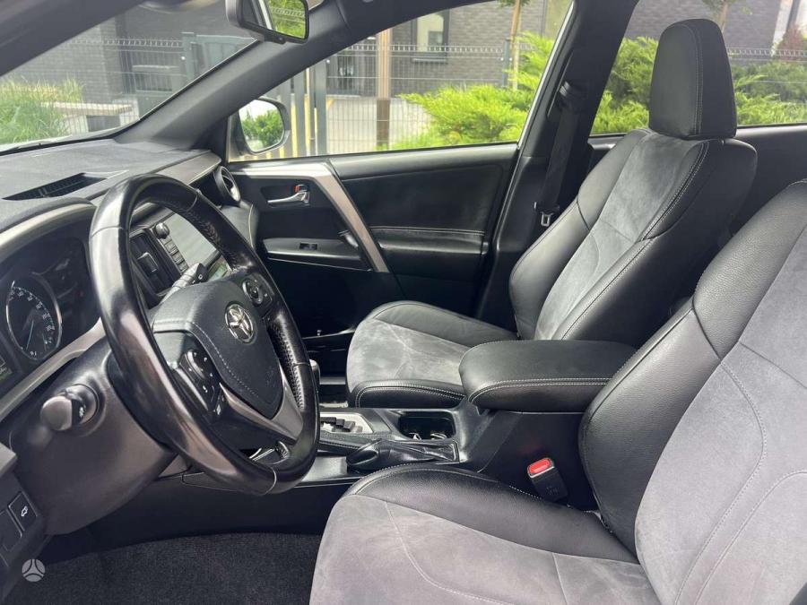 Grey Toyota RAV4 2018 in Kaunas, with an engine capacity of 2.49 L and mileage of 225 thousand km for 18000 €, photo 14 on AUTOMOTO.COM.LV