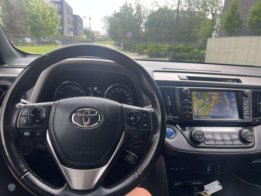 Grey Toyota RAV4 2018 in Kaunas, with an engine capacity of 2.49 L and mileage of 225 thousand km for 18000 €, photo 16 on AUTOMOTO.COM.LV