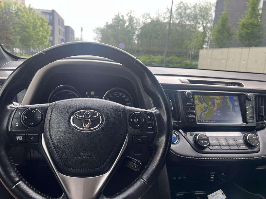 Grey Toyota RAV4 2018 in Kaunas, with an engine capacity of 2.49 L and mileage of 225 thousand km for 18000 €, photo 20 on AUTOMOTO.COM.LV