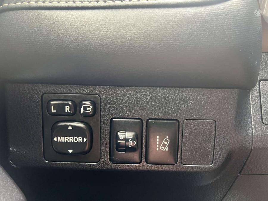 Grey Toyota RAV4 2018 in Kaunas, with an engine capacity of 2.49 L and mileage of 225 thousand km for 18000 €, photo 22 on AUTOMOTO.COM.LV