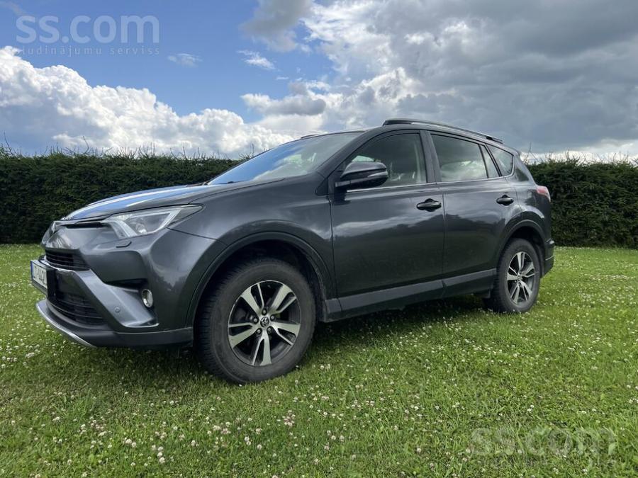 Pelēks Toyota RAV4 2018 Gulbene, ar dzinēja tilpumu 2.00 L un nobraukumu 129 tūkst. km par 17900 €, foto 1 vietnē AUTOMOTO.COM.LV