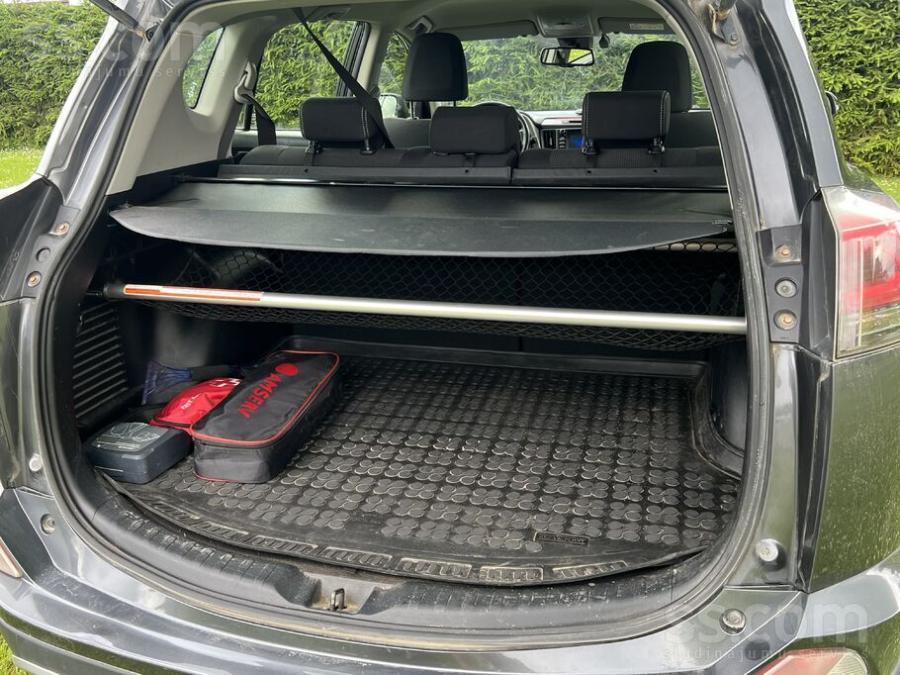 Pelēks Toyota RAV4 2018 Gulbene, ar dzinēja tilpumu 2.00 L un nobraukumu 129 tūkst. km par 17900 €, foto 7 vietnē AUTOMOTO.COM.LV