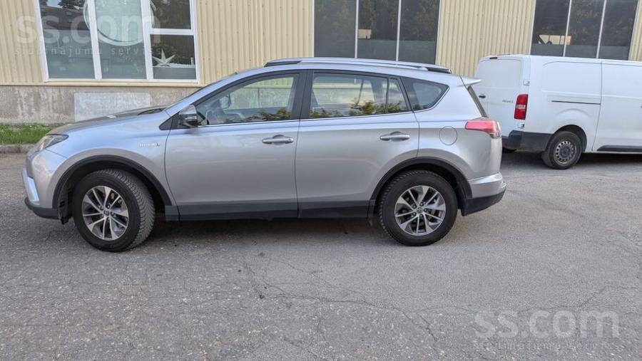 Pelēks Toyota RAV4 2018 Rīga, ar dzinēja tilpumu 2.50 L un nobraukumu 122 tūkst. km par 17500 €, foto 1 vietnē AUTOMOTO.COM.LV