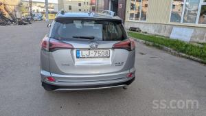Pelēks Toyota RAV4 2018 Rīga, ar dzinēja tilpumu 2.50 L un nobraukumu 122 tūkst. km par 17500 €, foto 3 vietnē AUTOMOTO.COM.LV