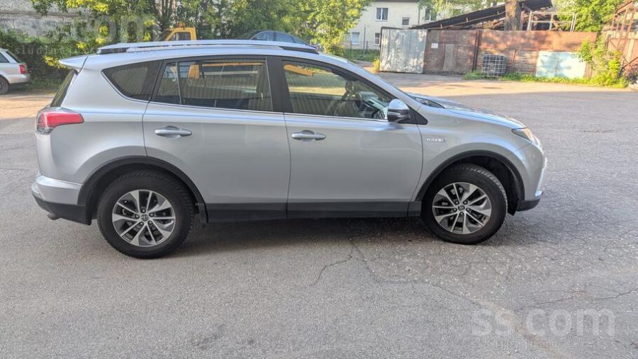 Pelēks Toyota RAV4 2018 Rīga, ar dzinēja tilpumu 2.50 L un nobraukumu 122 tūkst. km par 17500 €, foto 4 vietnē AUTOMOTO.COM.LV