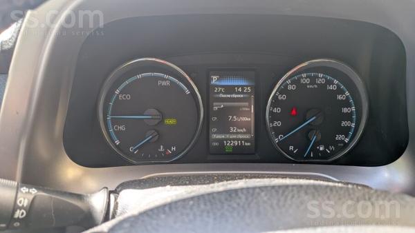 Grey Toyota RAV4 2018 in Riga, with an engine capacity of 2.50 L and mileage of 122 thousand km for 17500 €, photo 5 on AUTOMOTO.COM.LV
