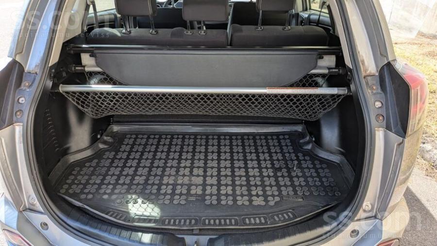 Pelēks Toyota RAV4 2018 Rīga, ar dzinēja tilpumu 2.50 L un nobraukumu 122 tūkst. km par 17500 €, foto 7 vietnē AUTOMOTO.COM.LV