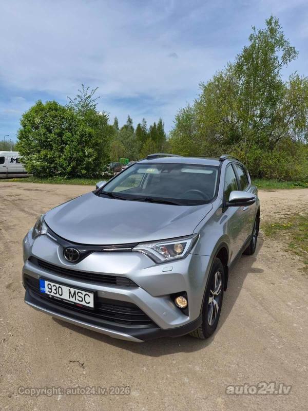 Grey Toyota RAV4 2018 in Tallinn, with an engine capacity of 2.00 L and mileage of 123 thousand km for 15999 €, photo 3 on AUTOMOTO.COM.LV