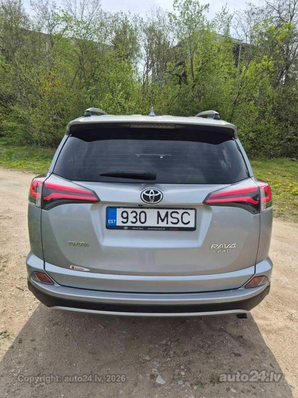 Grey Toyota RAV4 2018 in Tallinn, with an engine capacity of 2.00 L and mileage of 123 thousand km for 15999 €, photo 4 on AUTOMOTO.COM.LV