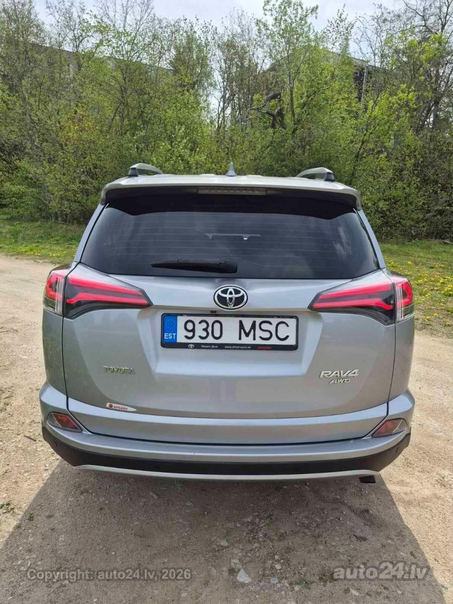 Pelēks Toyota RAV4 2018 Tallina, ar dzinēja tilpumu 2.00 L un nobraukumu 123 tūkst. km par 15999 €, foto 5 vietnē AUTOMOTO.COM.LV