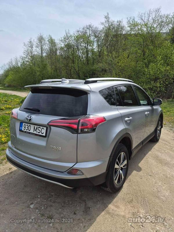 Grey Toyota RAV4 2018 in Tallinn, with an engine capacity of 2.00 L and mileage of 123 thousand km for 15999 €, photo 5 on AUTOMOTO.COM.LV