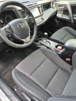 Pelēks Toyota RAV4 2018 Tallina, ar dzinēja tilpumu 2.00 L un nobraukumu 123 tūkst. km par 15999 €, foto 7 vietnē AUTOMOTO.COM.LV