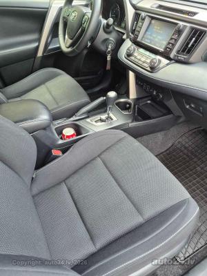 Pelēks Toyota RAV4 2018 Tallina, ar dzinēja tilpumu 2.00 L un nobraukumu 123 tūkst. km par 15999 €, foto 8 vietnē AUTOMOTO.COM.LV