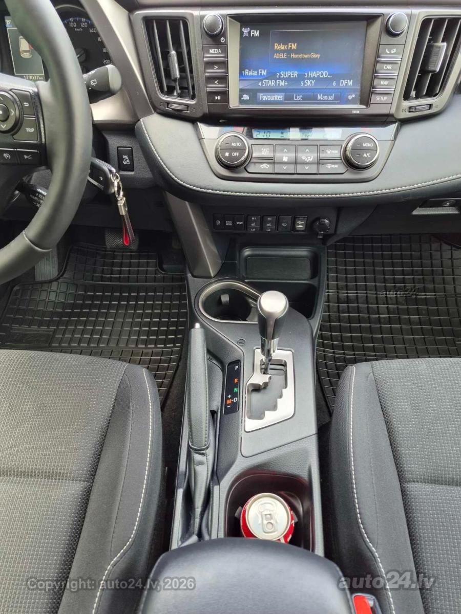 Pelēks Toyota RAV4 2018 Tallina, ar dzinēja tilpumu 2.00 L un nobraukumu 123 tūkst. km par 15999 €, foto 12 vietnē AUTOMOTO.COM.LV
