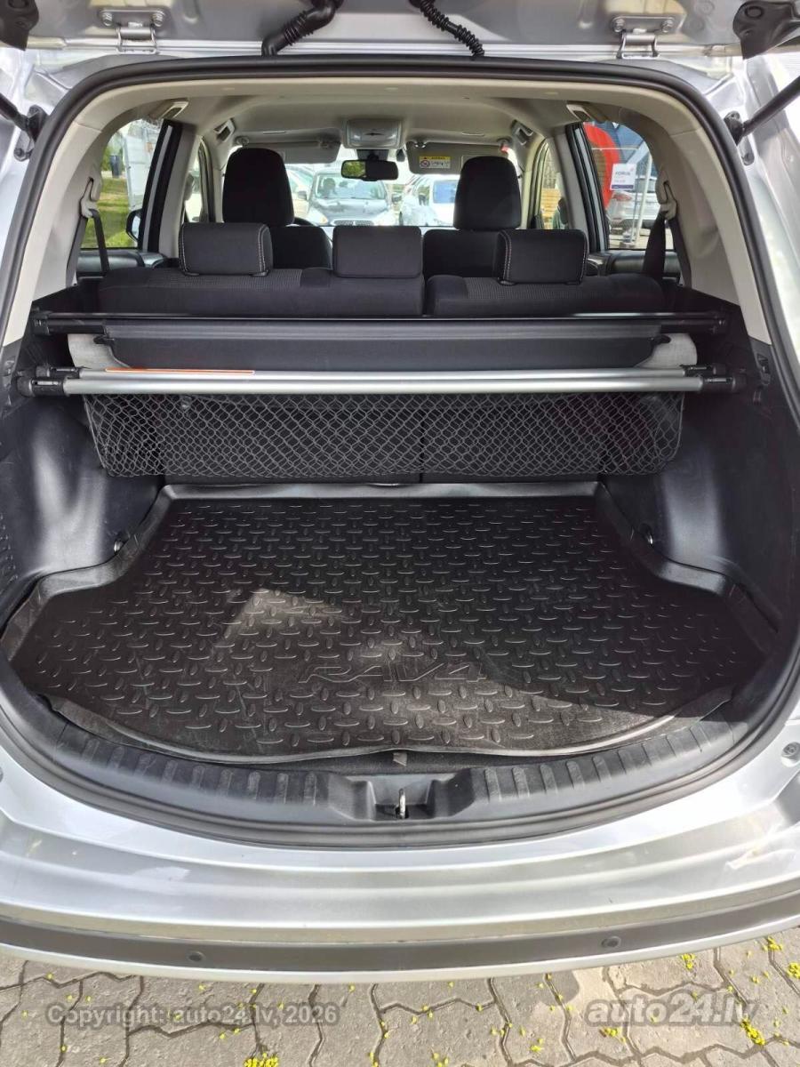 Pelēks Toyota RAV4 2018 Tallina, ar dzinēja tilpumu 2.00 L un nobraukumu 123 tūkst. km par 15999 €, foto 16 vietnē AUTOMOTO.COM.LV