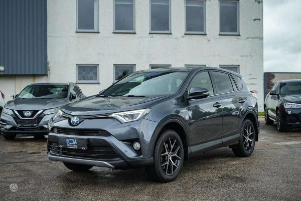 Grey Toyota RAV4 2018 in Marijampole, with an engine capacity of 2.49 L and mileage of 213 thousand km for 16450 €, photo 5 on AUTOMOTO.COM.LV
