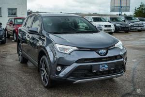 Pelēks Toyota RAV4 2018 Marijampole, ar dzinēja tilpumu 2.49 L un nobraukumu 213 tūkst. km par 16450 €, foto 3 vietnē AUTOMOTO.COM.LV