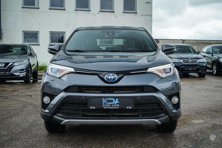 Pelēks Toyota RAV4 2018 Marijampole, ar dzinēja tilpumu 2.49 L un nobraukumu 213 tūkst. km par 16450 €, foto 4 vietnē AUTOMOTO.COM.LV