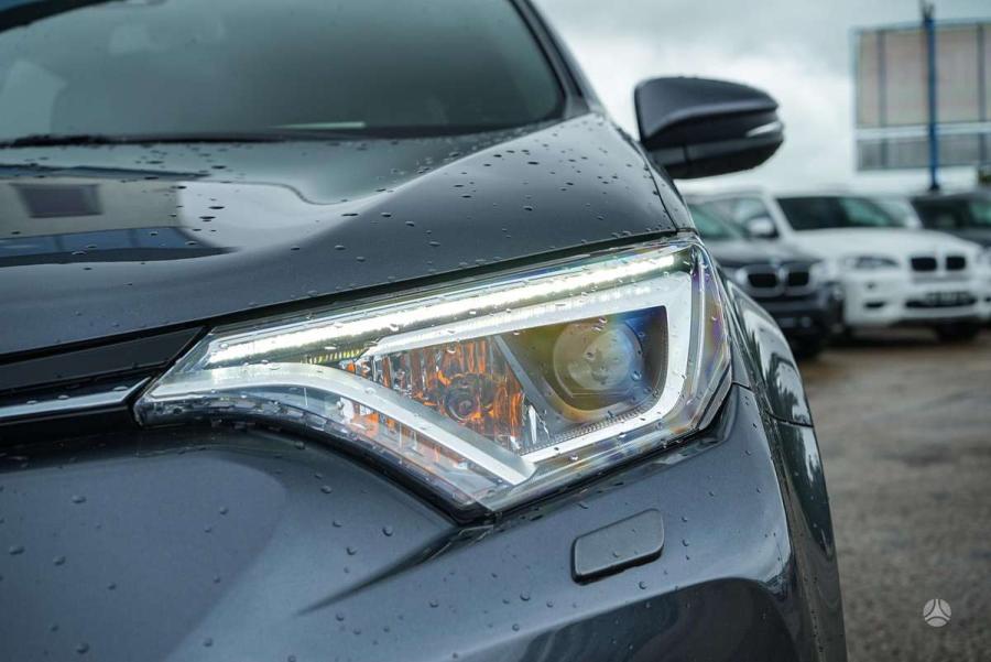 Pelēks Toyota RAV4 2018 Marijampole, ar dzinēja tilpumu 2.49 L un nobraukumu 213 tūkst. km par 16450 €, foto 7 vietnē AUTOMOTO.COM.LV