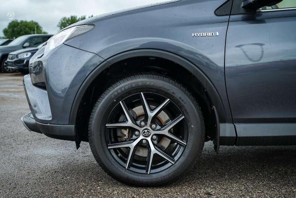 Pelēks Toyota RAV4 2018 Marijampole, ar dzinēja tilpumu 2.49 L un nobraukumu 213 tūkst. km par 16450 €, foto 7 vietnē AUTOMOTO.COM.LV