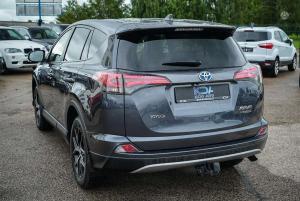 Pelēks Toyota RAV4 2018 Marijampole, ar dzinēja tilpumu 2.49 L un nobraukumu 213 tūkst. km par 16450 €, foto 11 vietnē AUTOMOTO.COM.LV
