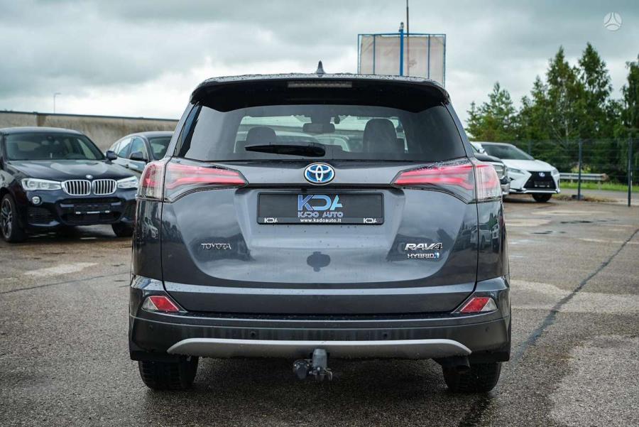 Pelēks Toyota RAV4 2018 Marijampole, ar dzinēja tilpumu 2.49 L un nobraukumu 213 tūkst. km par 16450 €, foto 12 vietnē AUTOMOTO.COM.LV
