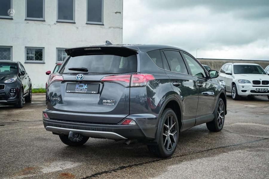 Pelēks Toyota RAV4 2018 Marijampole, ar dzinēja tilpumu 2.49 L un nobraukumu 213 tūkst. km par 16450 €, foto 14 vietnē AUTOMOTO.COM.LV