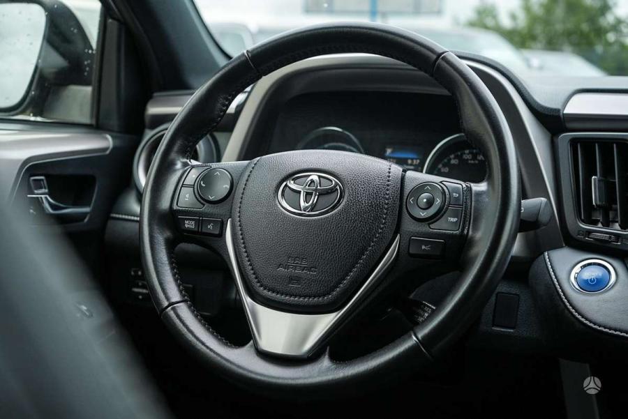 Pelēks Toyota RAV4 2018 Marijampole, ar dzinēja tilpumu 2.49 L un nobraukumu 213 tūkst. km par 16450 €, foto 20 vietnē AUTOMOTO.COM.LV