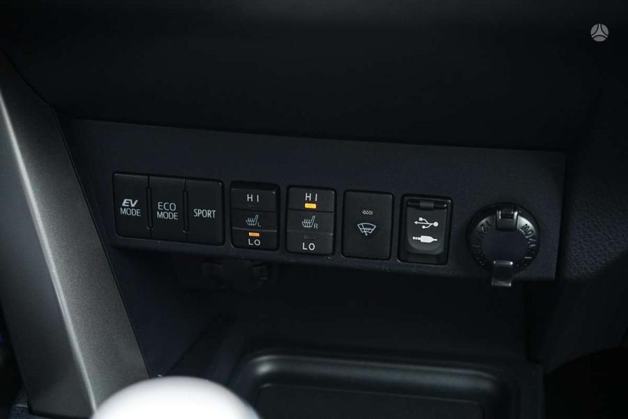 Pelēks Toyota RAV4 2018 Marijampole, ar dzinēja tilpumu 2.49 L un nobraukumu 213 tūkst. km par 16450 €, foto 23 vietnē AUTOMOTO.COM.LV