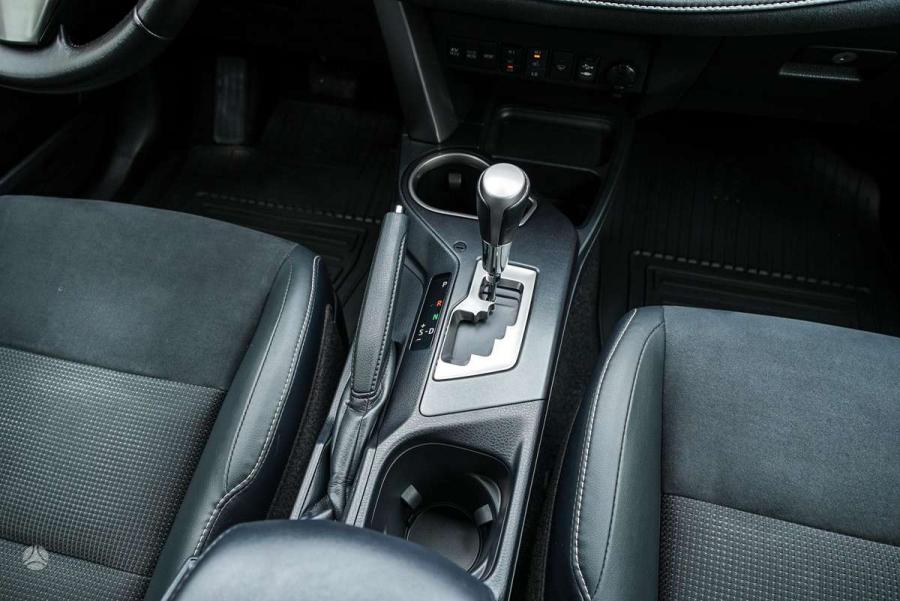Pelēks Toyota RAV4 2018 Marijampole, ar dzinēja tilpumu 2.49 L un nobraukumu 213 tūkst. km par 16450 €, foto 24 vietnē AUTOMOTO.COM.LV