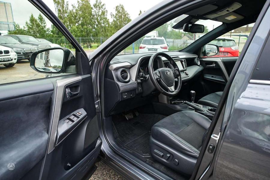 Pelēks Toyota RAV4 2018 Marijampole, ar dzinēja tilpumu 2.49 L un nobraukumu 213 tūkst. km par 16450 €, foto 27 vietnē AUTOMOTO.COM.LV
