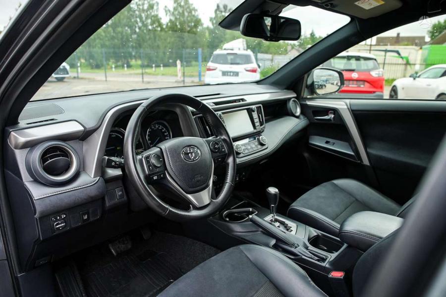 Pelēks Toyota RAV4 2018 Marijampole, ar dzinēja tilpumu 2.49 L un nobraukumu 213 tūkst. km par 16450 €, foto 28 vietnē AUTOMOTO.COM.LV