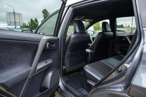 Pelēks Toyota RAV4 2018 Marijampole, ar dzinēja tilpumu 2.49 L un nobraukumu 213 tūkst. km par 16450 €, foto 32 vietnē AUTOMOTO.COM.LV