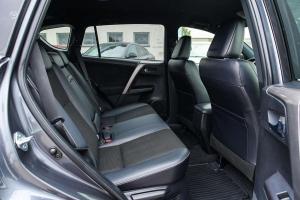 Pelēks Toyota RAV4 2018 Marijampole, ar dzinēja tilpumu 2.49 L un nobraukumu 213 tūkst. km par 16450 €, foto 35 vietnē AUTOMOTO.COM.LV