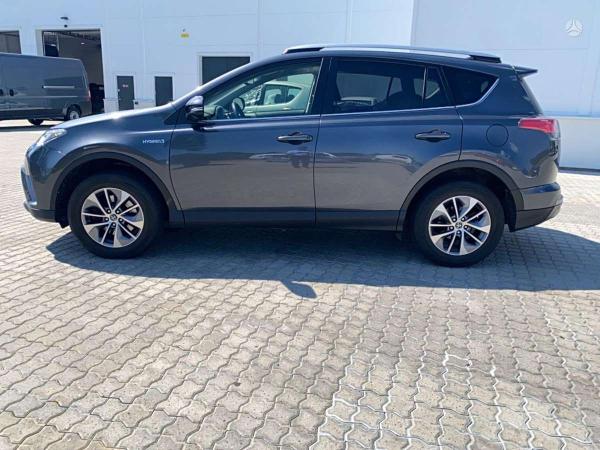 Pelēks Toyota RAV4 2018 Utena, ar dzinēja tilpumu 2.49 L un nobraukumu 120 tūkst. km par 15990 €, foto 3 vietnē AUTOMOTO.COM.LV