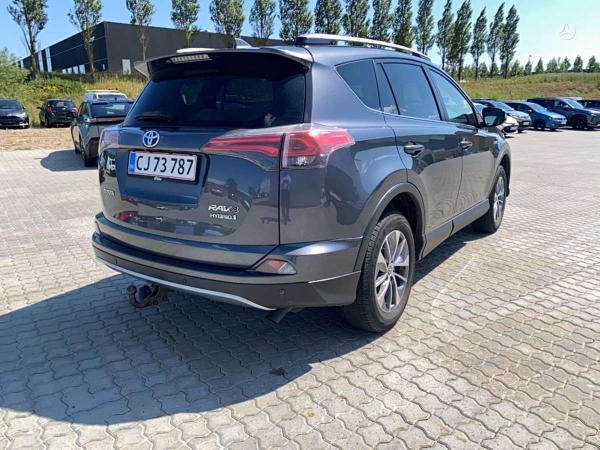 Pelēks Toyota RAV4 2018 Utena, ar dzinēja tilpumu 2.49 L un nobraukumu 120 tūkst. km par 15990 €, foto 7 vietnē AUTOMOTO.COM.LV