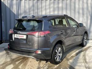 Pelēks Toyota RAV4 2018 Viļņa, ar dzinēja tilpumu 1.99 L un nobraukumu 151 tūkst. km par 14900 €, foto 4 vietnē AUTOMOTO.COM.LV