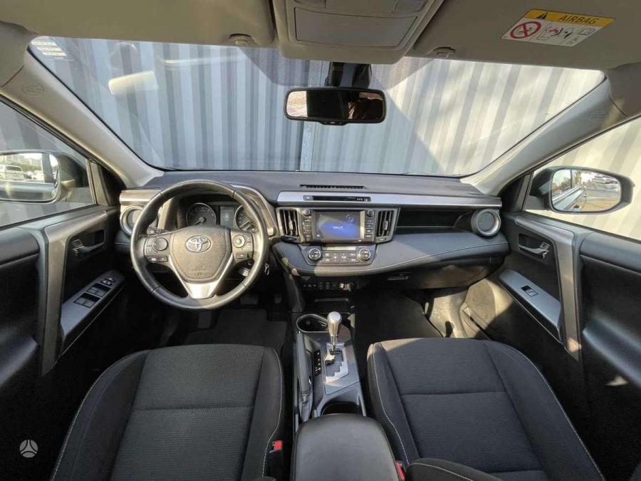 Pelēks Toyota RAV4 2018 Viļņa, ar dzinēja tilpumu 1.99 L un nobraukumu 151 tūkst. km par 14900 €, foto 6 vietnē AUTOMOTO.COM.LV