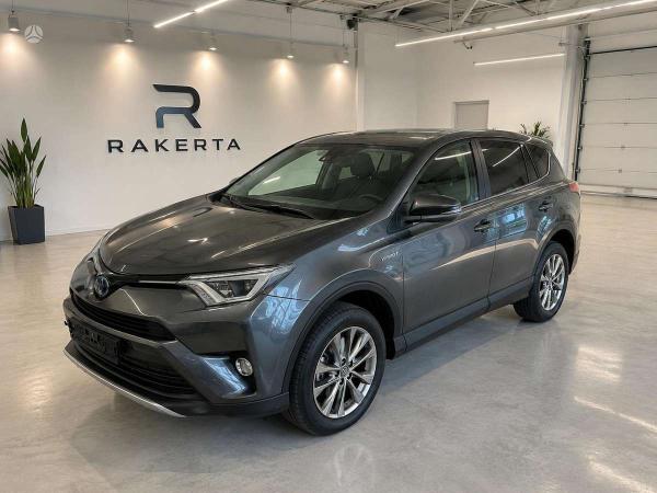 Grey Toyota RAV4 2018 in Vilnius, with an engine capacity of 2.49 L and mileage of 209 thousand km for 17900 €, photo 1 on AUTOMOTO.COM.LV