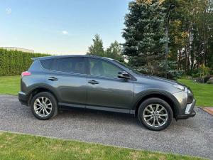 Grey Toyota RAV4 2018 in Vilnius, with an engine capacity of 2.49 L and mileage of 209 thousand km for 17900 €, photo 6 on AUTOMOTO.COM.LV