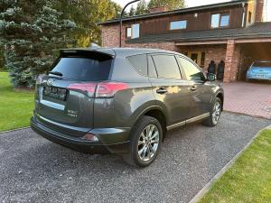 Grey Toyota RAV4 2018 in Vilnius, with an engine capacity of 2.49 L and mileage of 209 thousand km for 17900 €, photo 9 on AUTOMOTO.COM.LV