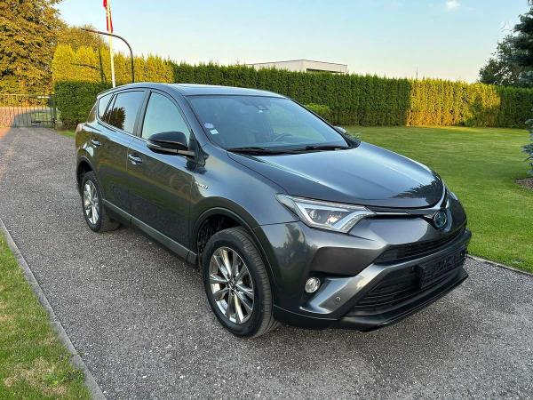 Grey Toyota RAV4 2018 in Vilnius, with an engine capacity of 2.49 L and mileage of 209 thousand km for 17900 €, photo 9 on AUTOMOTO.COM.LV